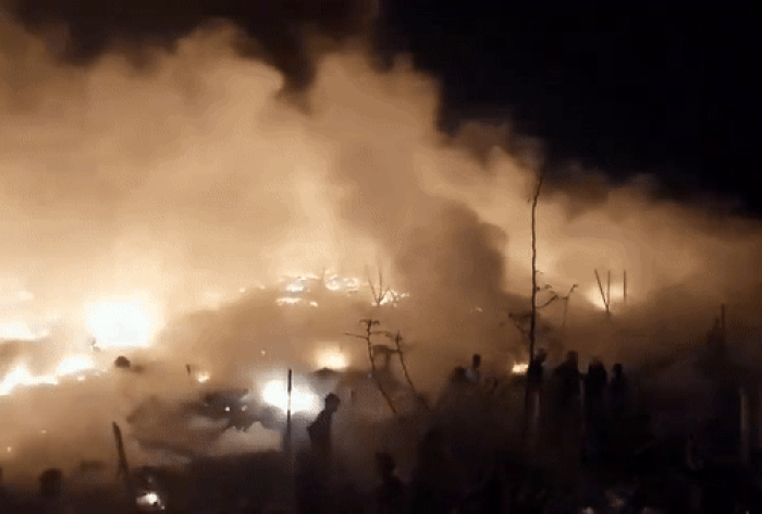 Hellfire In Delhi: Watch Massive Fire Engulfs Slum Area; 130 Jhuggis ...