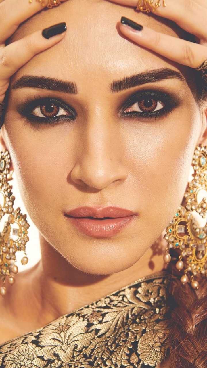 8 Dramatic Kriti Sanon-Inspired Eye Makeup Ideas for a Daring Look