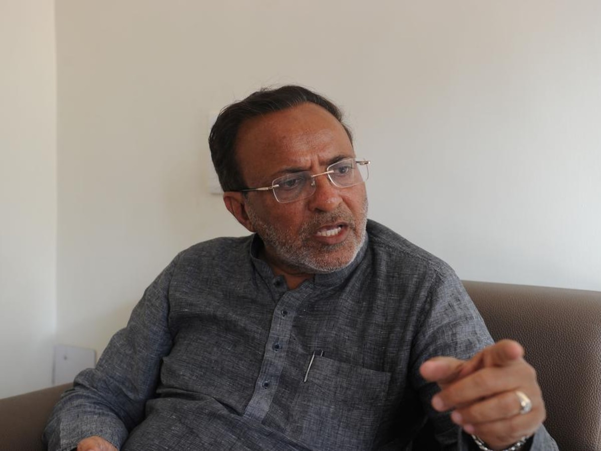 गुजरात में कांग्रेस को बड़ा झटका! अर्जुन मोढवाडिया ने गुजरात विधानसभा ...