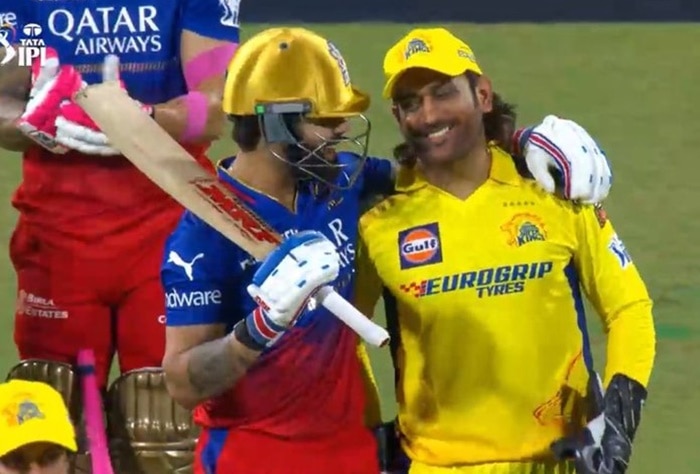 MS Dhoni-Virat Kohlis BROMANCE Steals Show at Chepauk During CSK-RCB ...