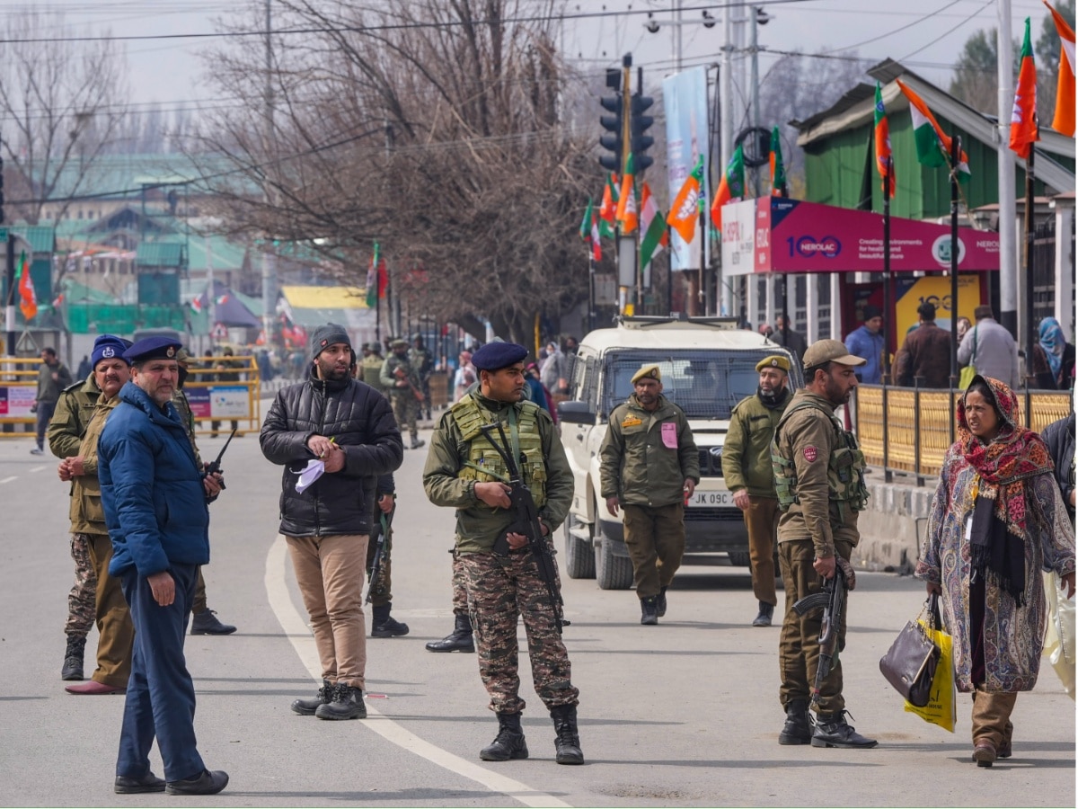 PM Modi Srinagar Visit: Omar Claims J-K Admin Issued Diktat To ...