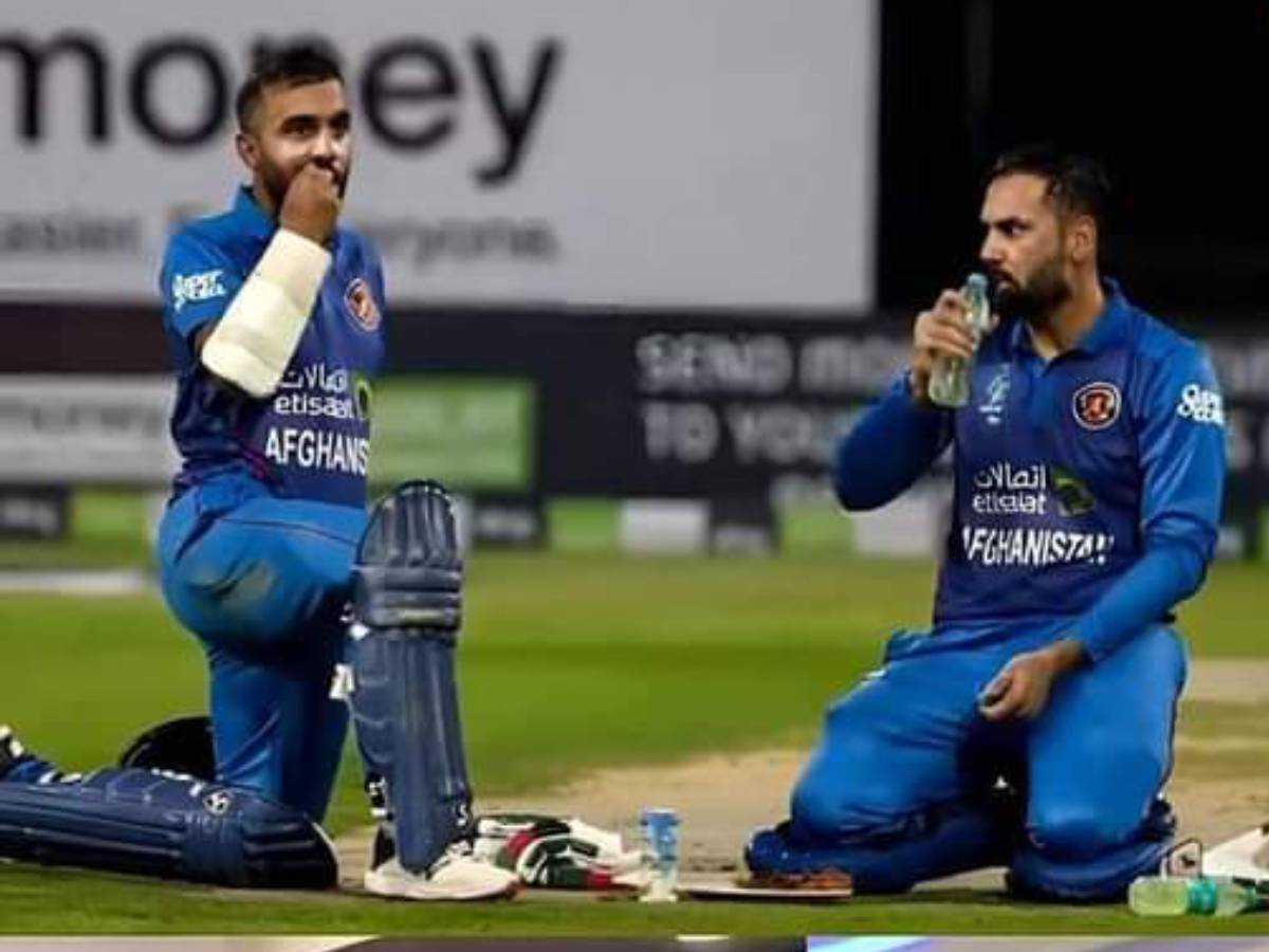 VIDEO: मोहम्मद नबी और हशमतउल्लाह शाहिदी ने मैच के दौरान मैदान पर ही ...