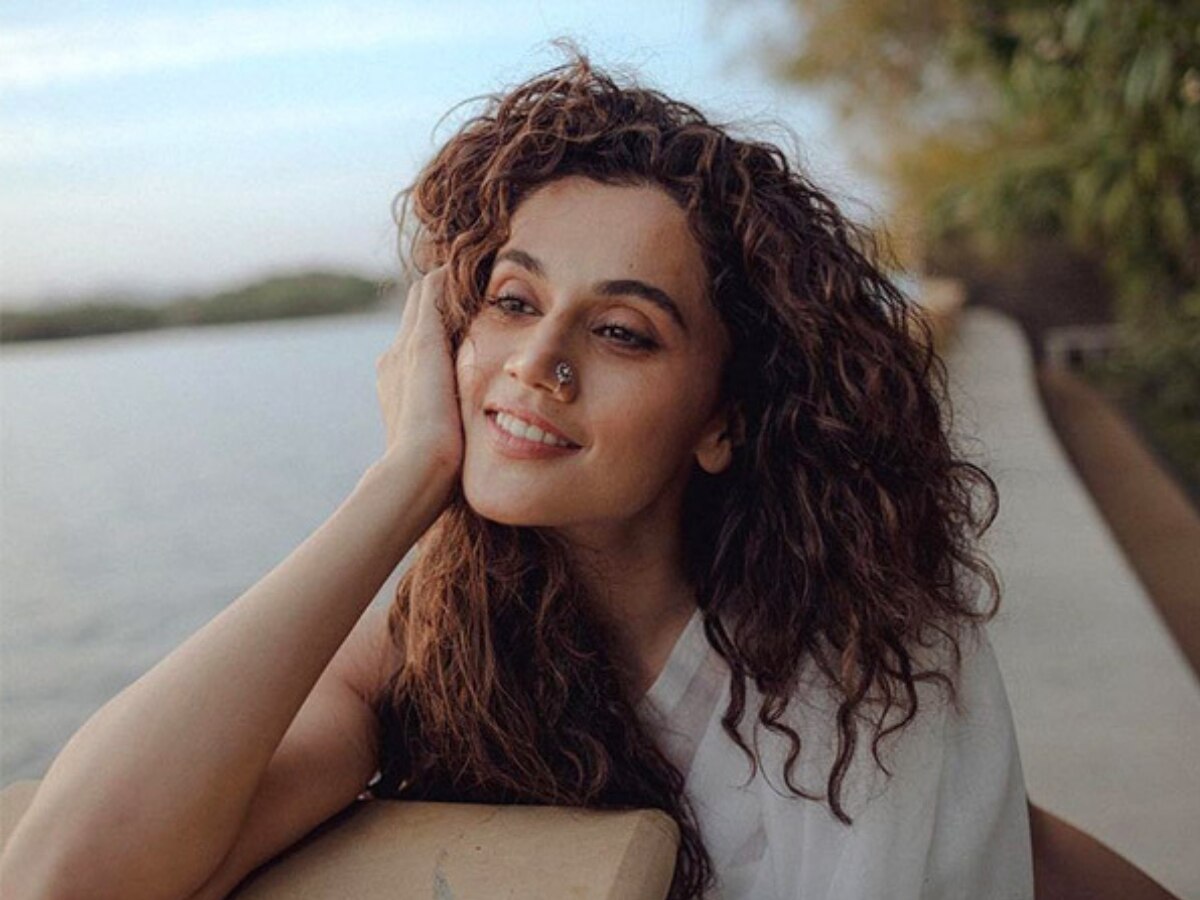 Taapsee Pannu : शादी की अटकलों के बीच तापसी पन्नू ने साड़ी पहन शेयर की ...