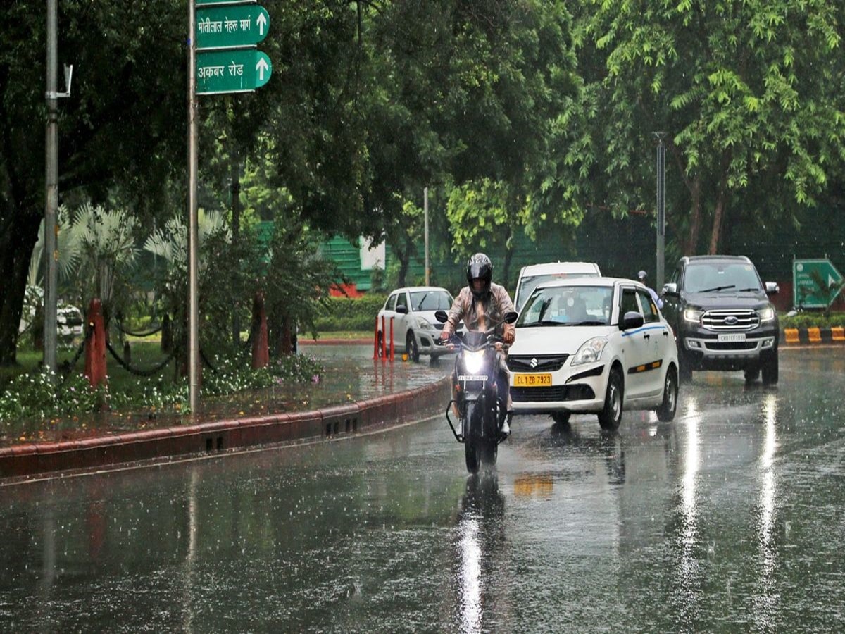 Delhi Wakes Up To Rain, More Showers With Gusty Winds Expected Today; Check IMD Weather Forecast