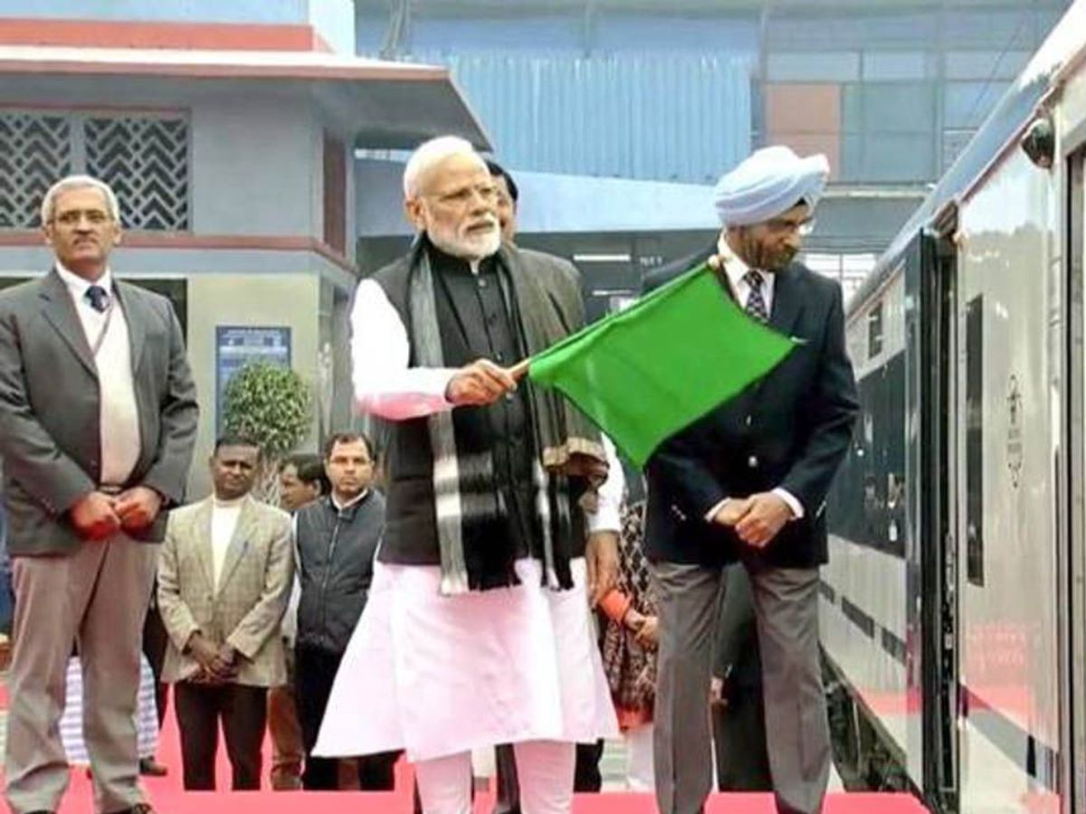 PM Modi Gujarat Visit: पीएम मोदी ने गुजरात दौरे पर 10 नई वंदे भारत ...