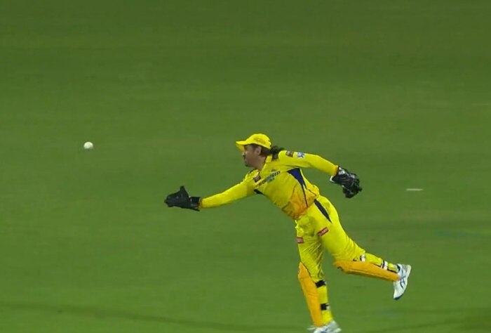 MS Dhoni COMMITS Rare Mistake, Drops Andre Russells Catch During CSK vs ...