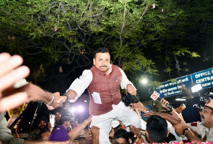 AAP Workers Ready To Fight Against Injustice And Dictatorship, All ...