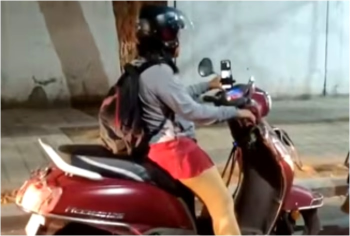 Just Normal Day In Bengaluru! Woman Attends Zoom Meeting On Scooter ...