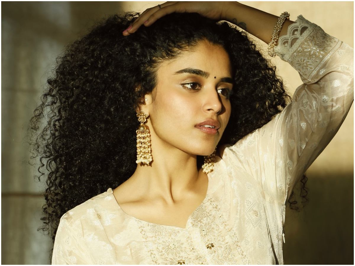 BJP सांसद रवि किशन के DNA टेस्ट की मांग करने वाली शिनोवा को बड़ा झटका ...