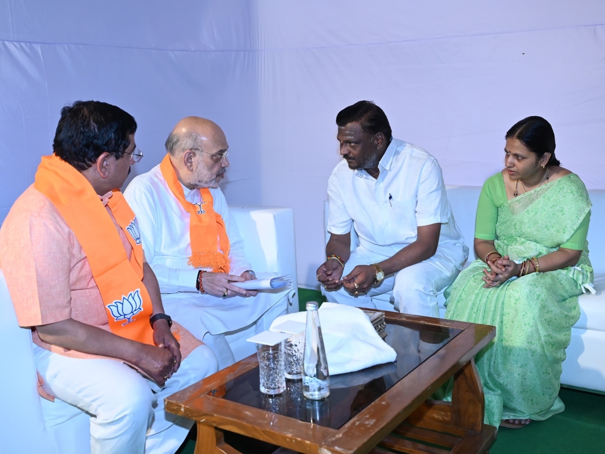 नेहा हिरेम के परिवार वालों से मिले गृह मंत्री अमित शाह, कहा- बेटी को हर ...