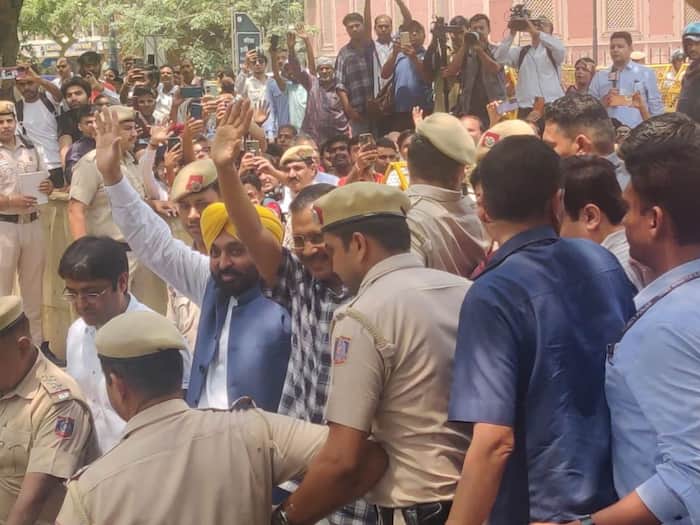 Delhi CM Arvind Kejriwal Visits Hanuman Temple With Wife; Will Address Media, Hold Roadshow On ...