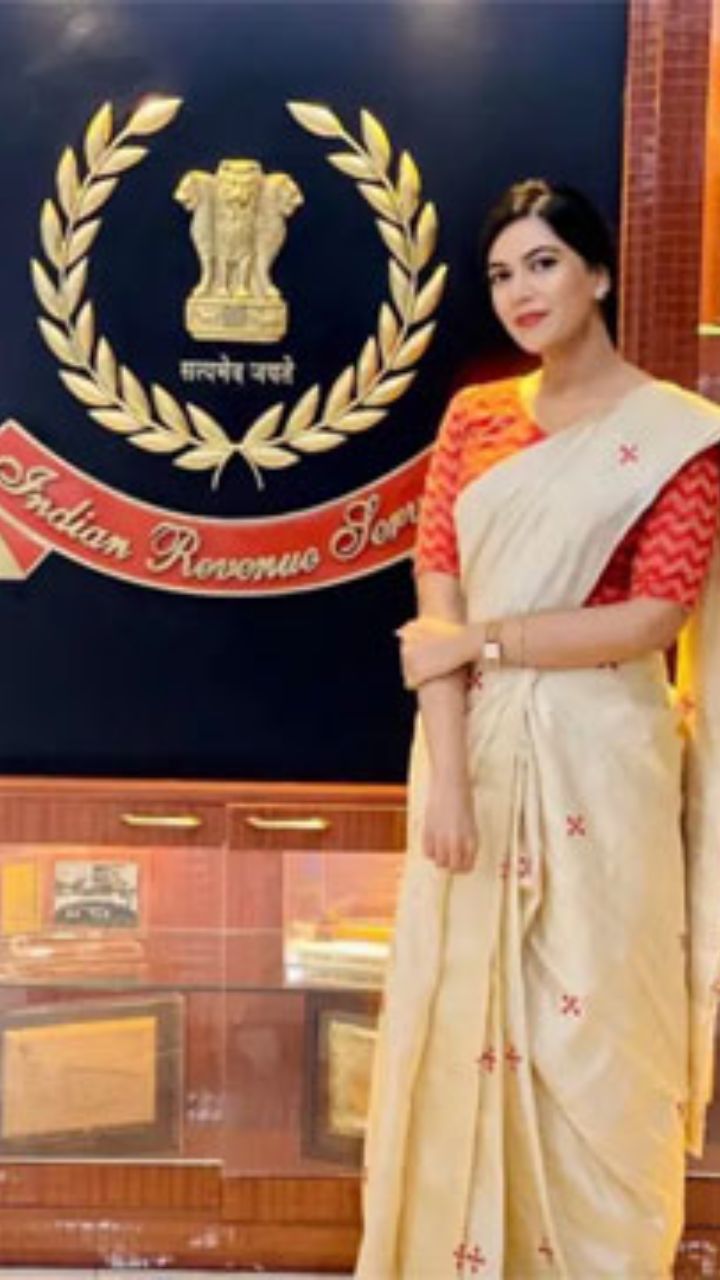 IRS Devyani Singh Educational Qualifications