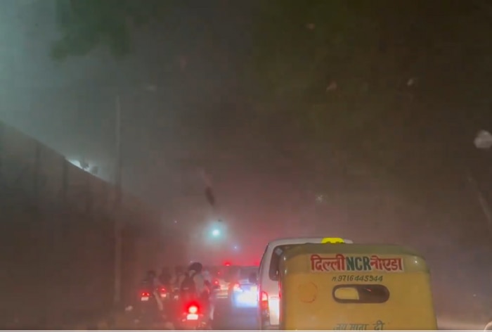 Massive Dust Storm Hits Delhi NCR; Traffic Affected At Several Places ...