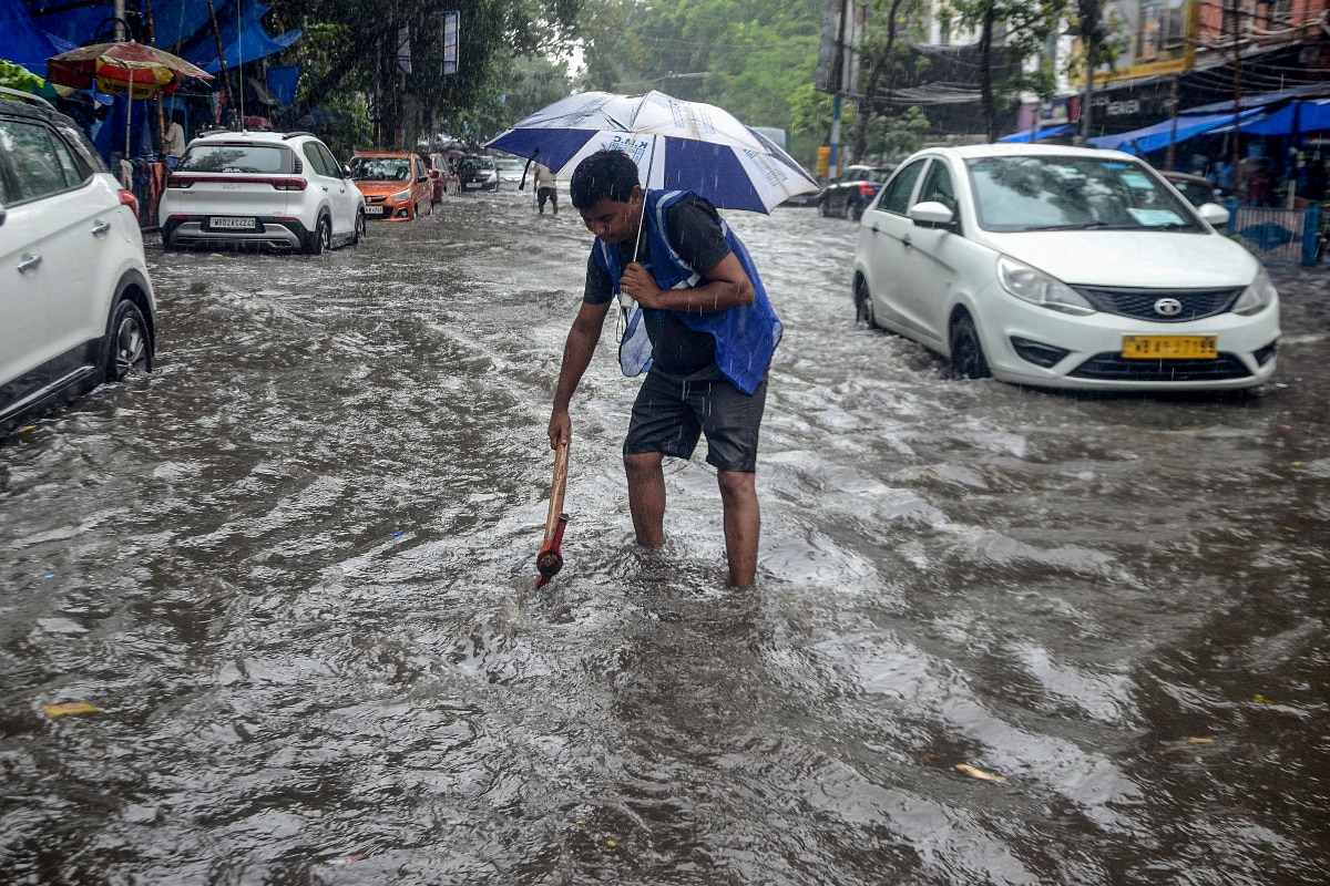 WATCH: Heavy Rain Lashes Parts Of East Medinipur West Bengal