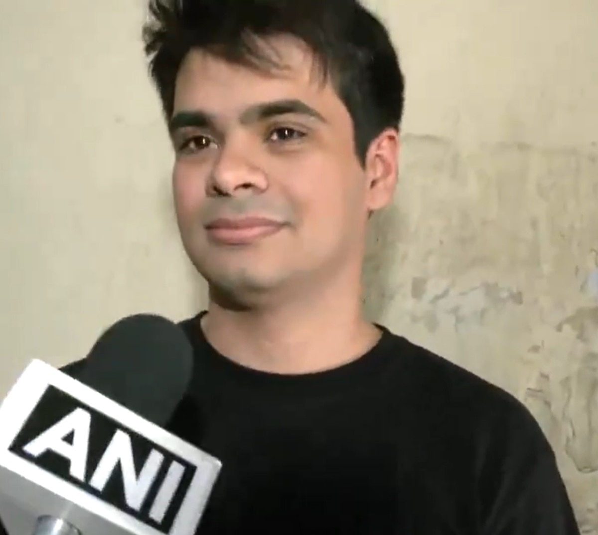 प्रियंका गांधी वाड्रा के बच्चों रेहान, मिराया और राहुल व सोनिया गांधी ...