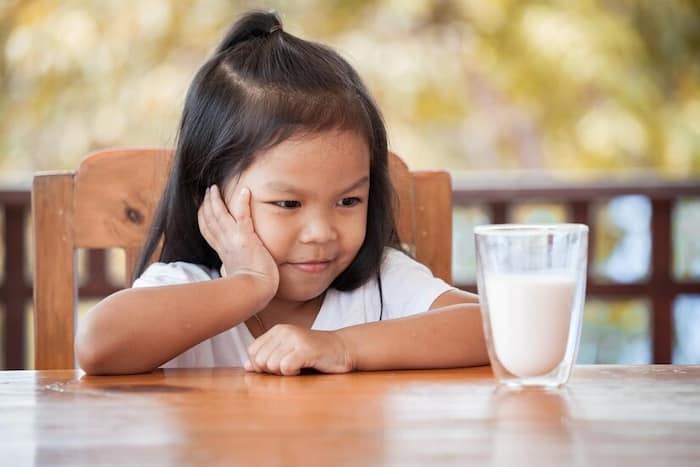 Lactose Intolerance in Kids: 5 Telltale Signs That May Indicate Child