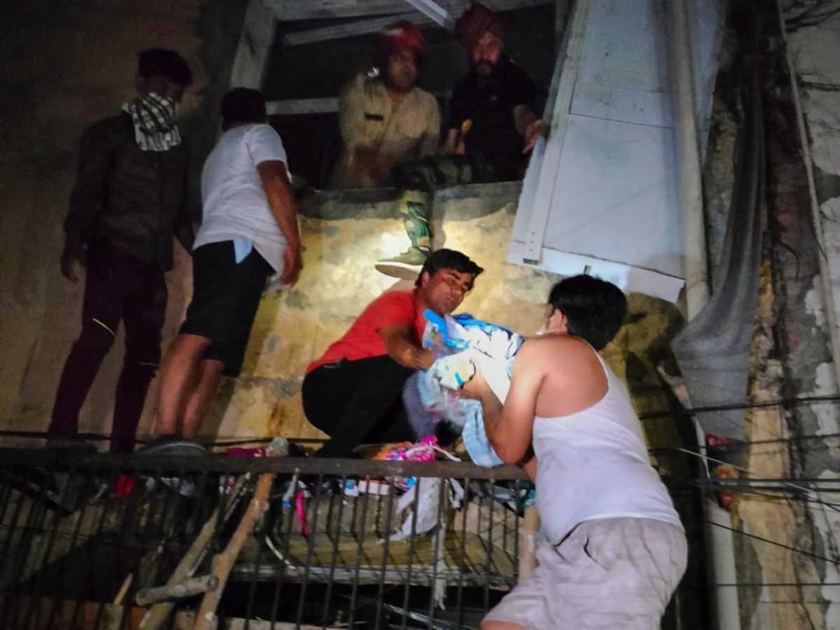 Delhi Fire: ना फायर NOC, ना लाइसेंस, कोई इमरजेंसी एग्जिट नहीं, दिल्ली में लापरवाही की आग ने ली ...