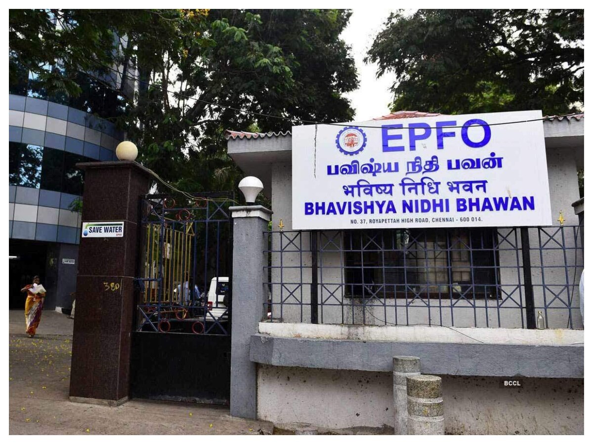 इलाज कराने के लिए पैसों की जरूरत होने पर PF से कितने पैसे निकाल सकते हैं?