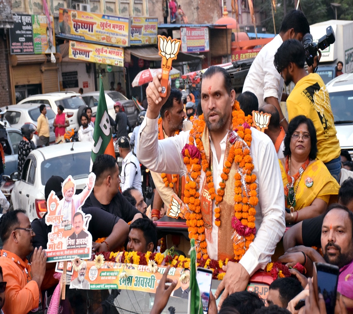 दुनिया की सबसे छोटी महिला ज्योति आम्गे से मिले The Great Khali, देखें ...