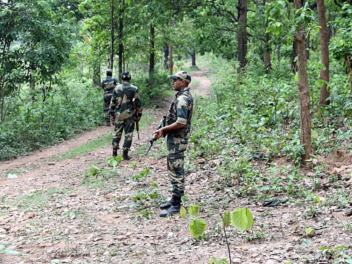 Naxal Encounter: छत्तीसगढ़ में सुरक्षाबलों ने 12 नक्सली किए ढेर ...