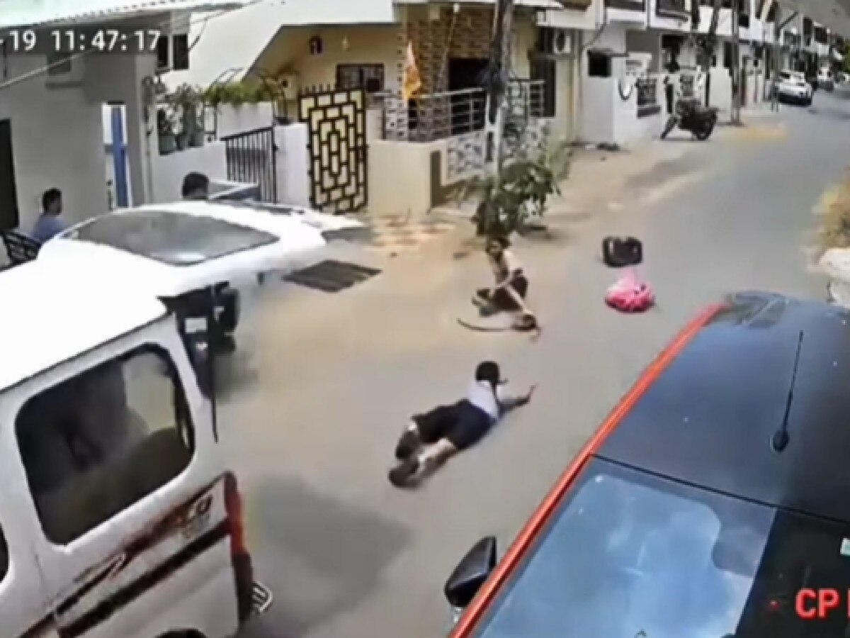 School Van Ka Video: स्कूल वैन लगवाने से पहले अब 100 बार सोचेंगे मां ...