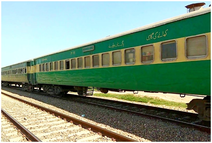 Pakistan Train AC Fails Multiple Times En Route To Karachi; Passengers ... Pakistan Train AC Fails Multiple Times En Route To Karachi; Passengers ...