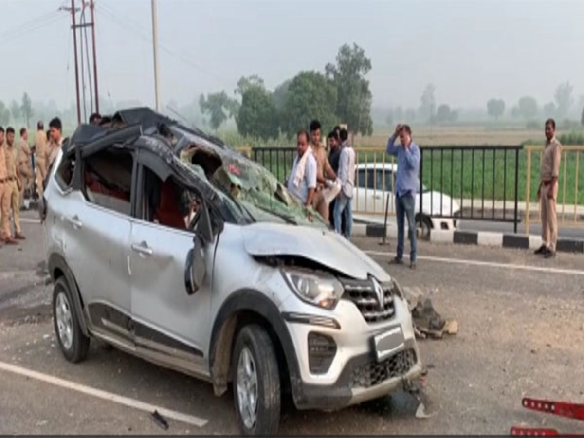Massive Accident On Delhi Lucknow Highway, 1 Dead 5 Inured As Two Cars ...