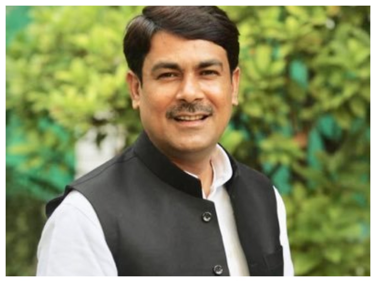 धौरहरा में BJP प्रत्याशी को धूल चटा बने सांसद, अब आनंद भदौरिया की 2011 ...