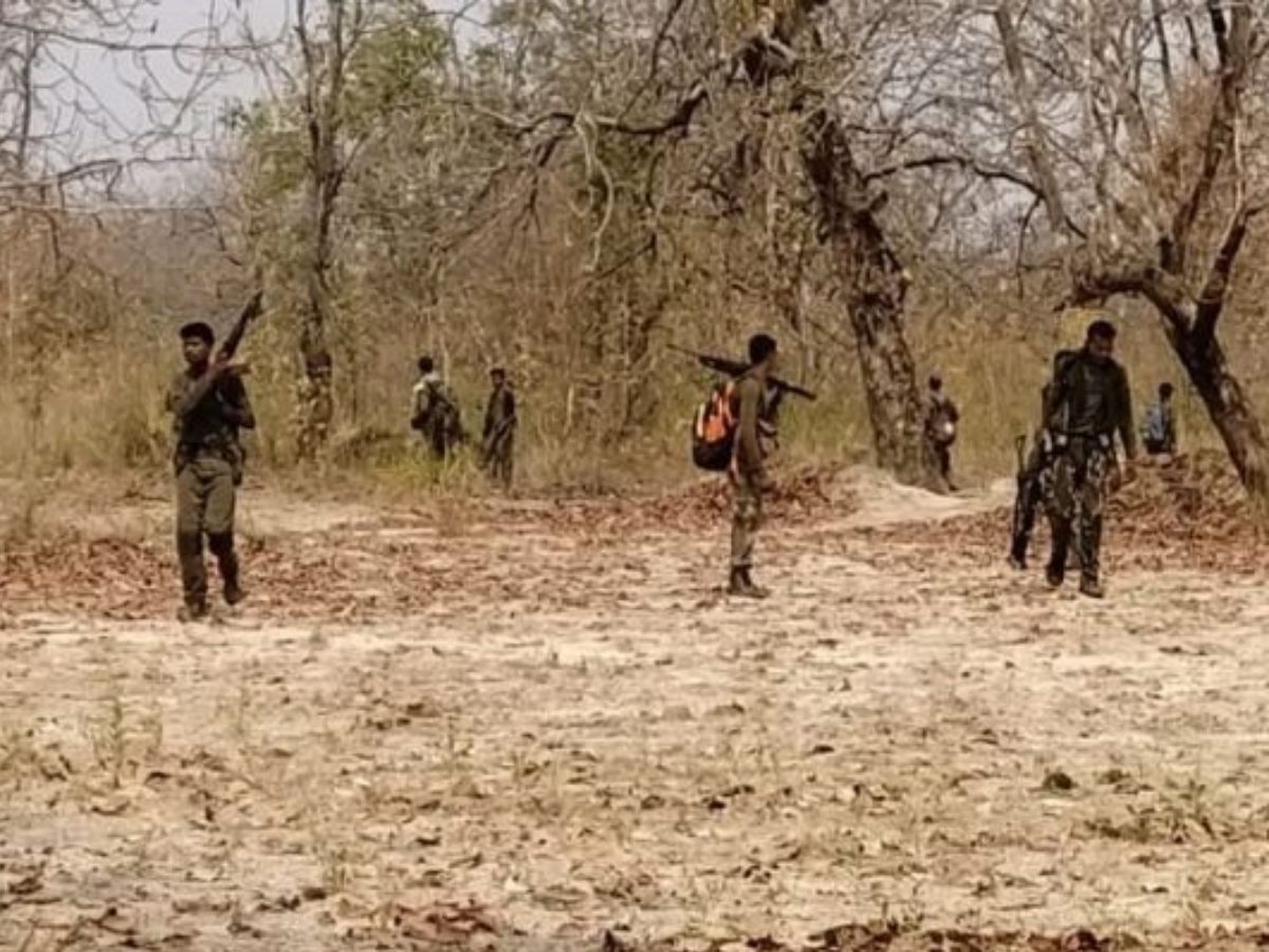 Naxal Attack: छत्तीसगढ़ के सुकमा में नक्सलियों ने CRPF की गाड़ी को ...