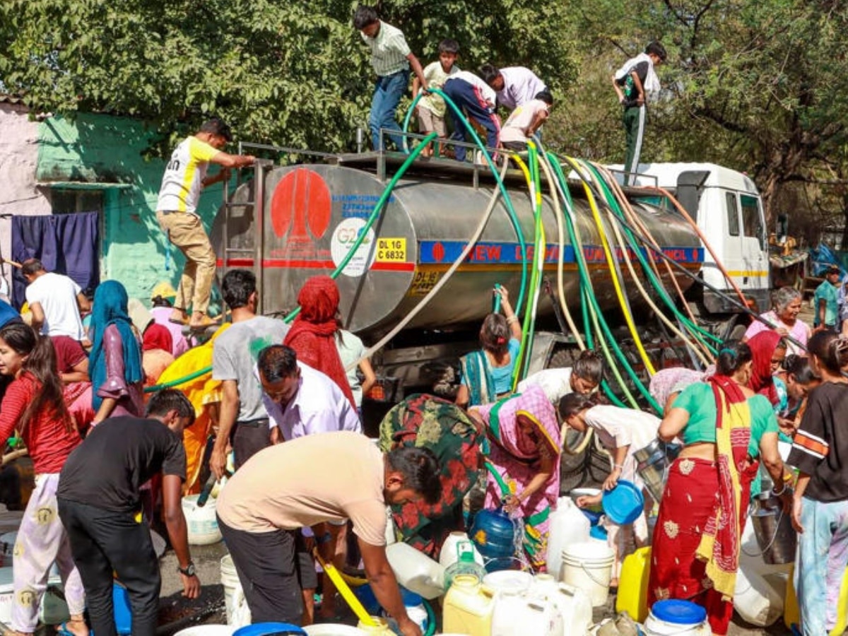 WATCH: South Delhi Residents Chase, Climb Tankers In Several Areas As ...