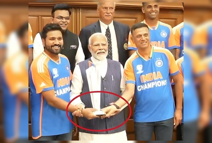 PM Narendra Modi Held Rohit Sharma, Rahul Dravid Hands And Not T20 WC ...
