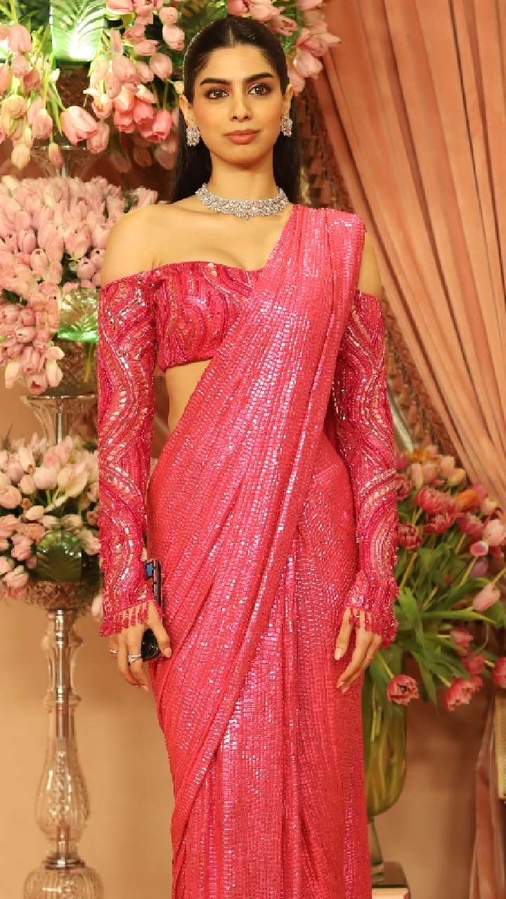 6 Stunning Saree Blouse Designs by Khushi Kapoor For Monsoon Weddings