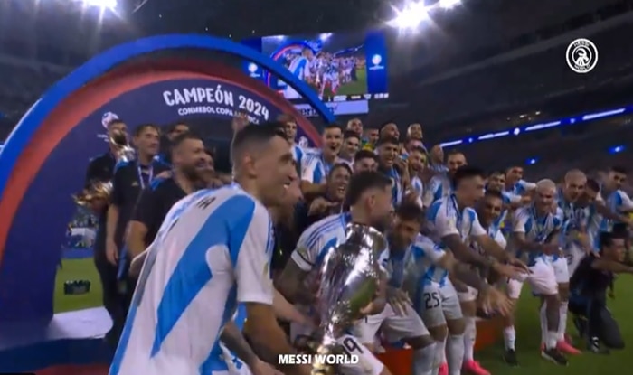 Lionel Messis GESTURE Towards Angel di Maria After Argentina Win Copa ...