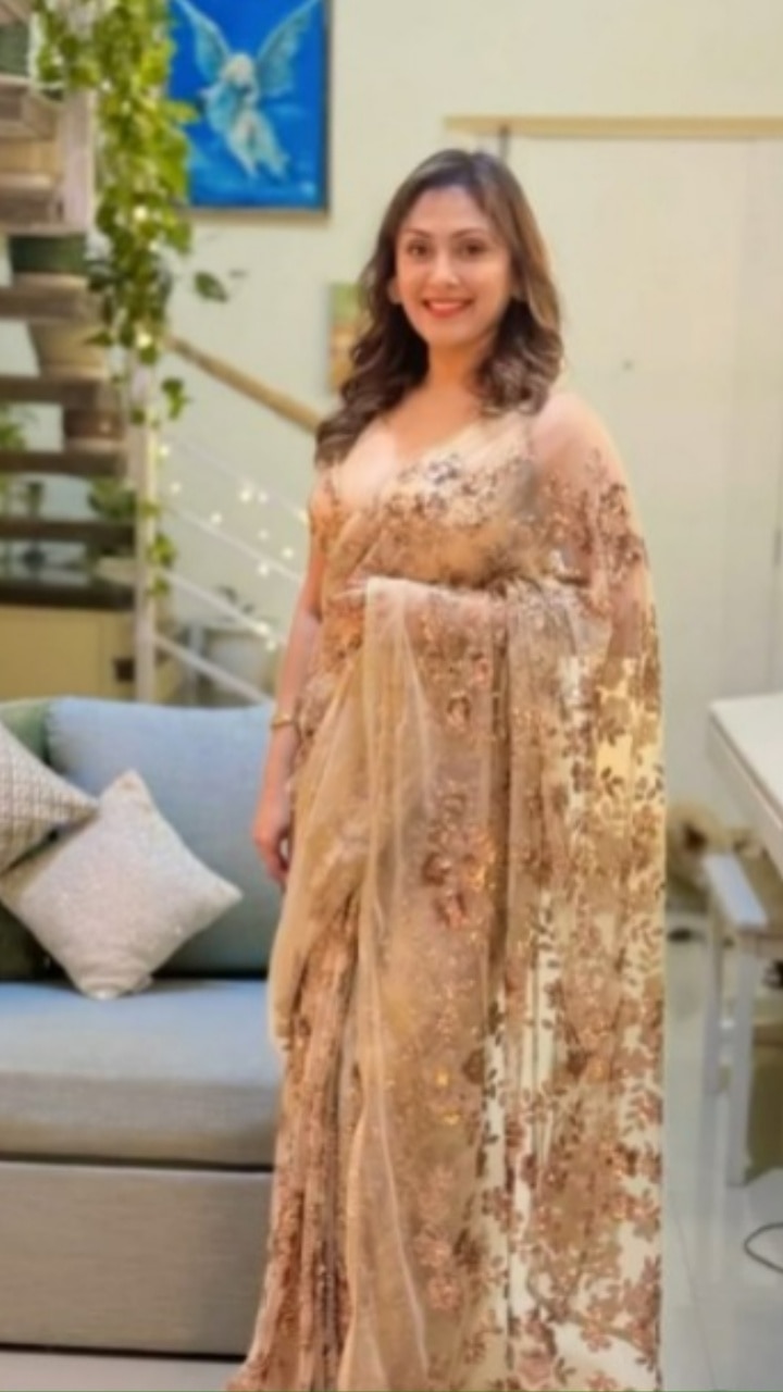 9 Manjari Fadnis Inspired Trendy Saree Looks to Steal For Your Desi Closet