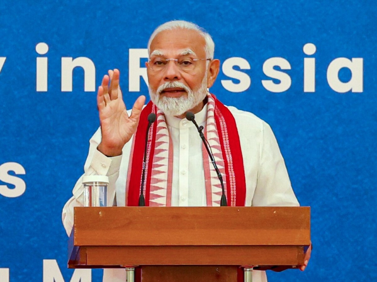 सर पर लाल टोपी रूसी, भारत-रूस की दोस्ती का जिक्र कर PM मोदी ने याद ...