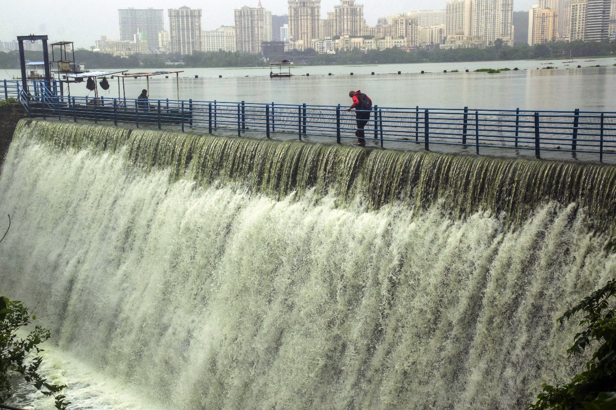 Mumbai's Famous Powai Lake Overflows; Video Goes Viral