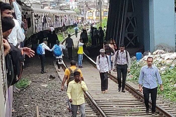 Mumbai Local Trains Hit By Signal Failure, Passengers Walk On Tracks: WATCH