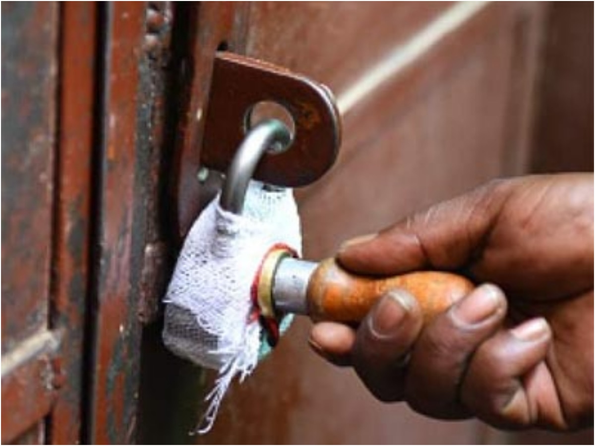 Delhi UPSC Aspirant Death: Aakash Institute, FITZEE In Noida Sealed ...