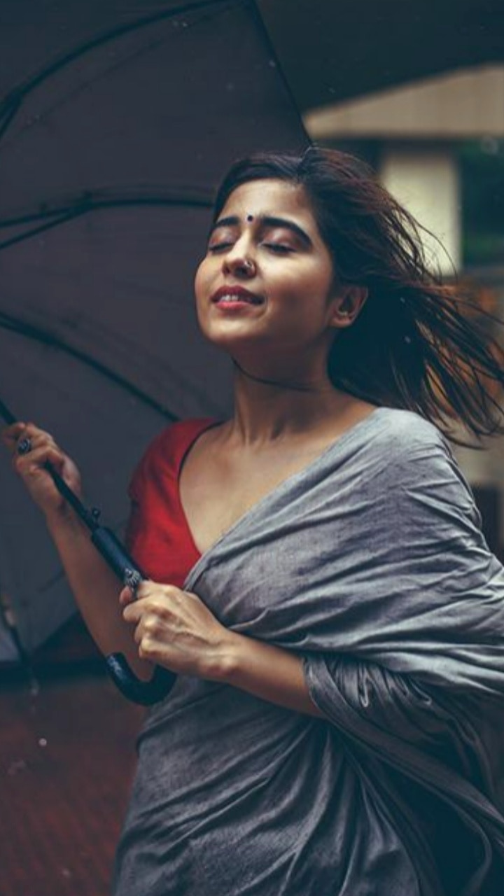Impressive Education Qualifications of Mirzapur Actress Shweta Tripathi