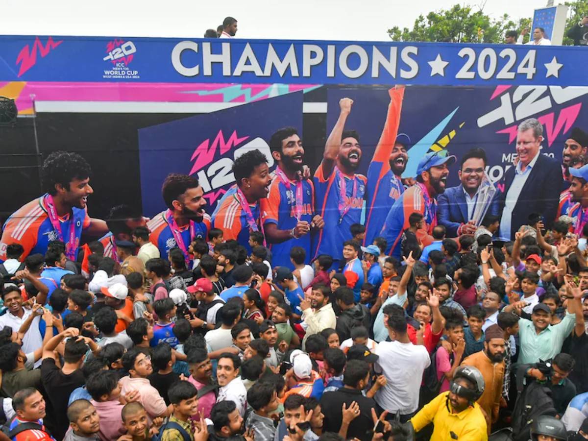 Team India Victory Parade:'इंडिया का राजा रोहित शर्मा' की गूंज के बीच ...