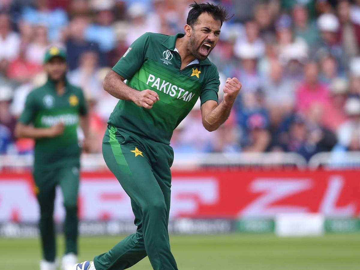 PCB sacks selectors Wahab Riaz, Abdul Razzaq AFter Pakistan Team Poor ...