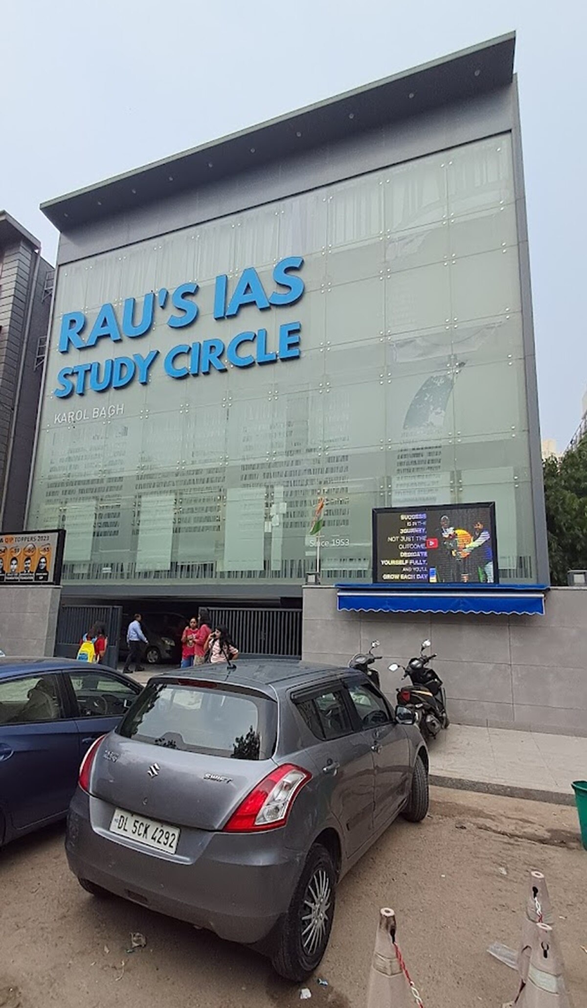 Rau's IAS Study Circle: बेसमेंट पार्किंग और स्टोरेज के लिए इस्तेमाल हो रहा है.., कोचिंग सेंटर ने ...