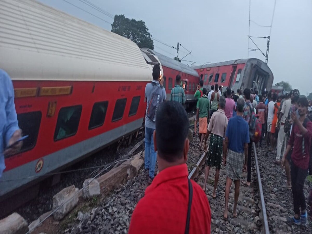 Two Killed, 20 Injured as 18 Coaches of Mumbai-Howrah Train Derail in ...