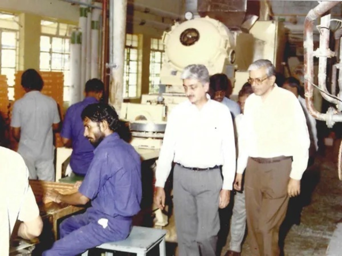 Meet India's 2nd biggest donor who gifted Rs 500 crore shares to sons ...