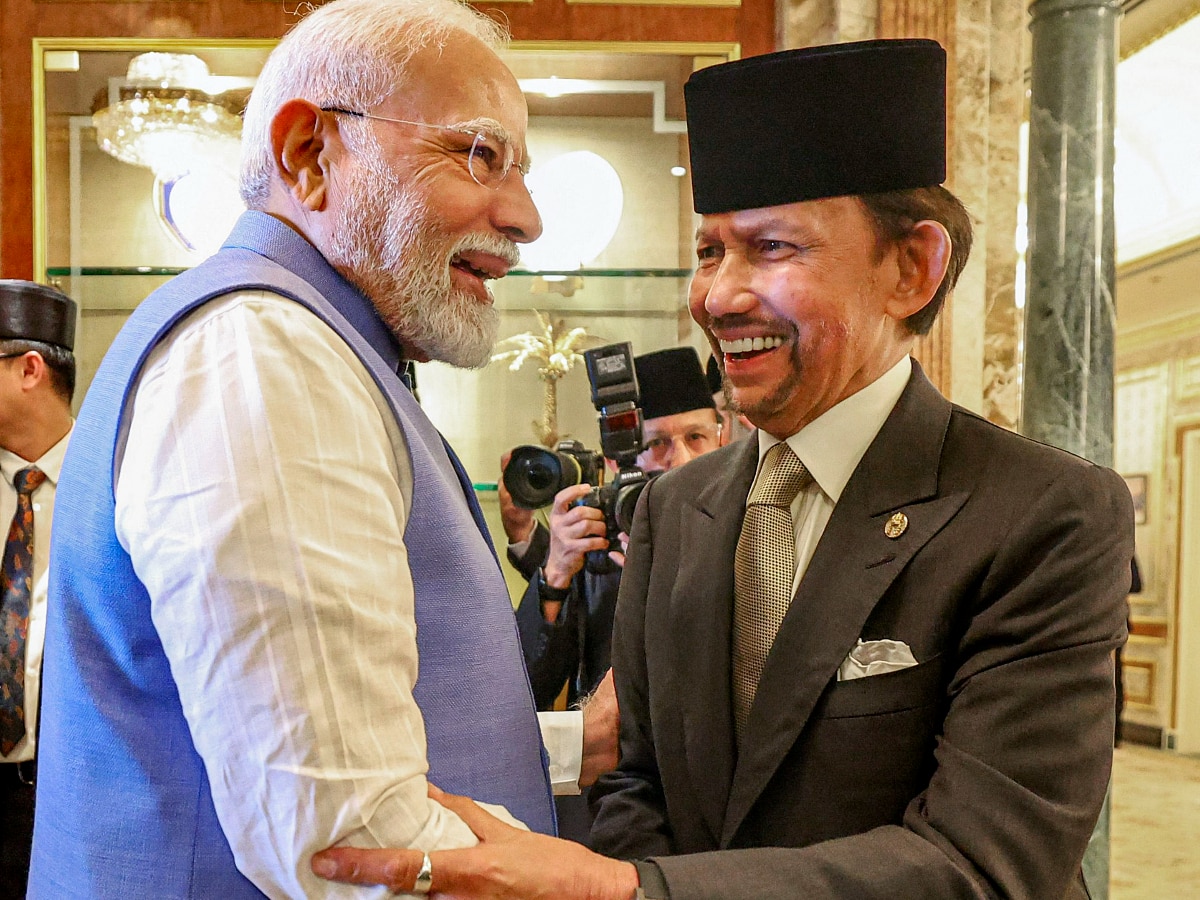 Meet Haji Al-Muhtadee Billah: The Super Rich Prince of Brunei Who ...