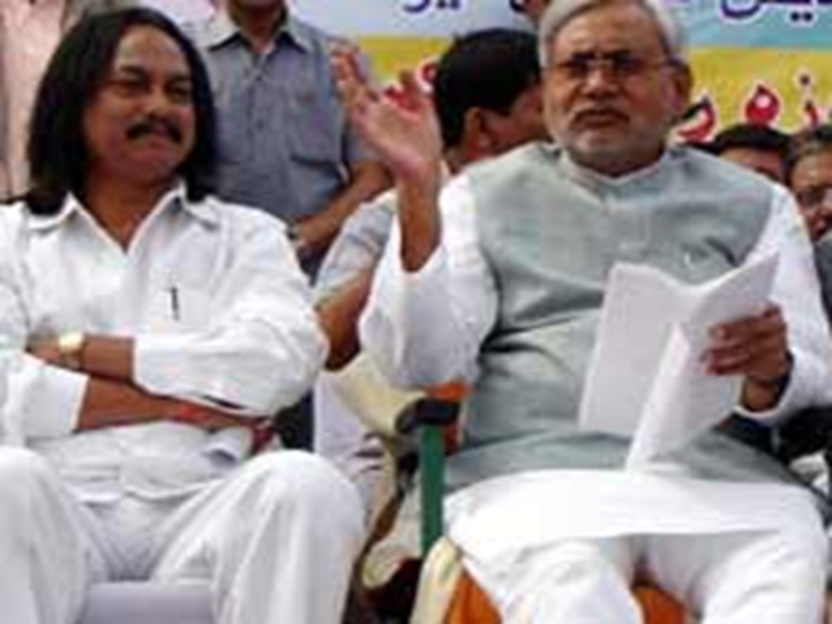 JD (U) में शामिल हुए झारखंड के पूर्व मंत्री राजा पीटर, इन दो सीटों पर ...