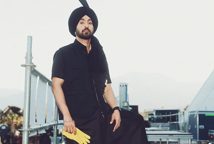 Diljit Dosanjh leaves mother teary-eyed as he introduces family for the ...
