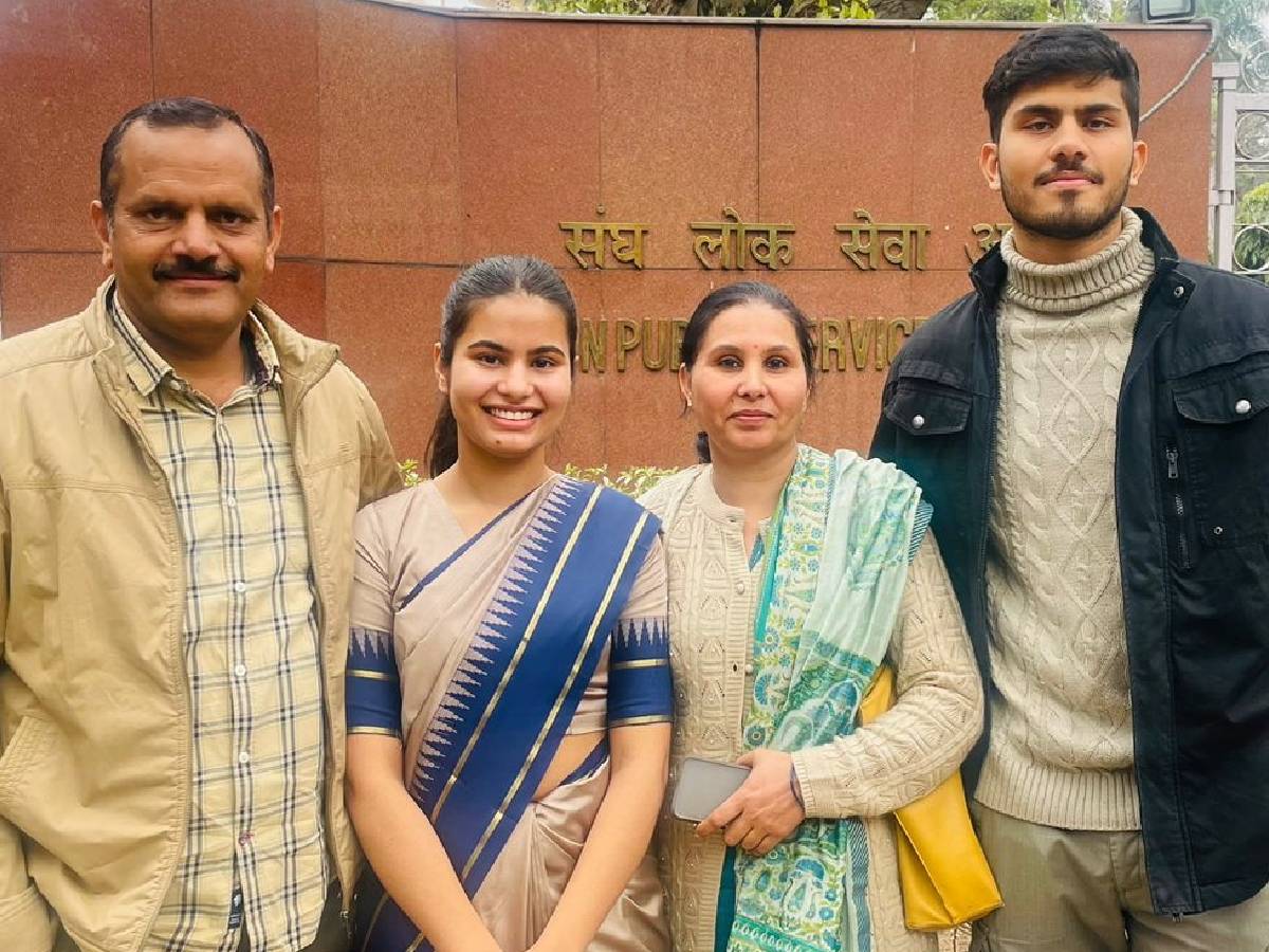 IAS Success Story: यूपीएससी में बिना कोचिंग हासिल की 72वीं रैंक, जानें ...