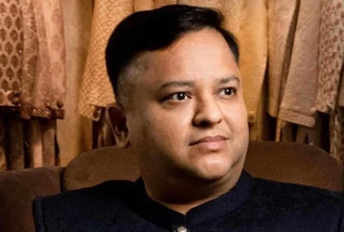 Meet man, who turned Rs 10000 borrowed from mother into Rs 32000 crore ...