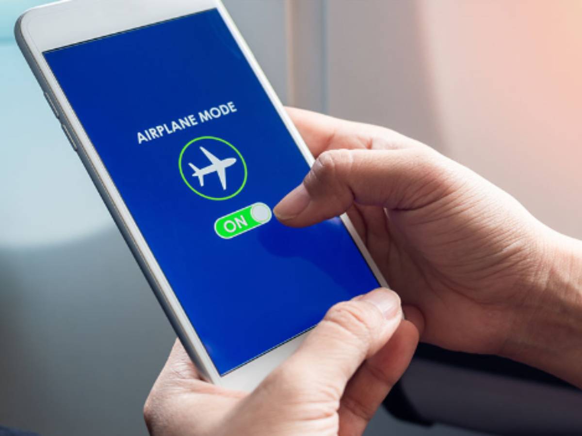 फोन में Airplane Mode क्यों होता है और फ्लाइट में इसे ऑन करना क्यों है ...